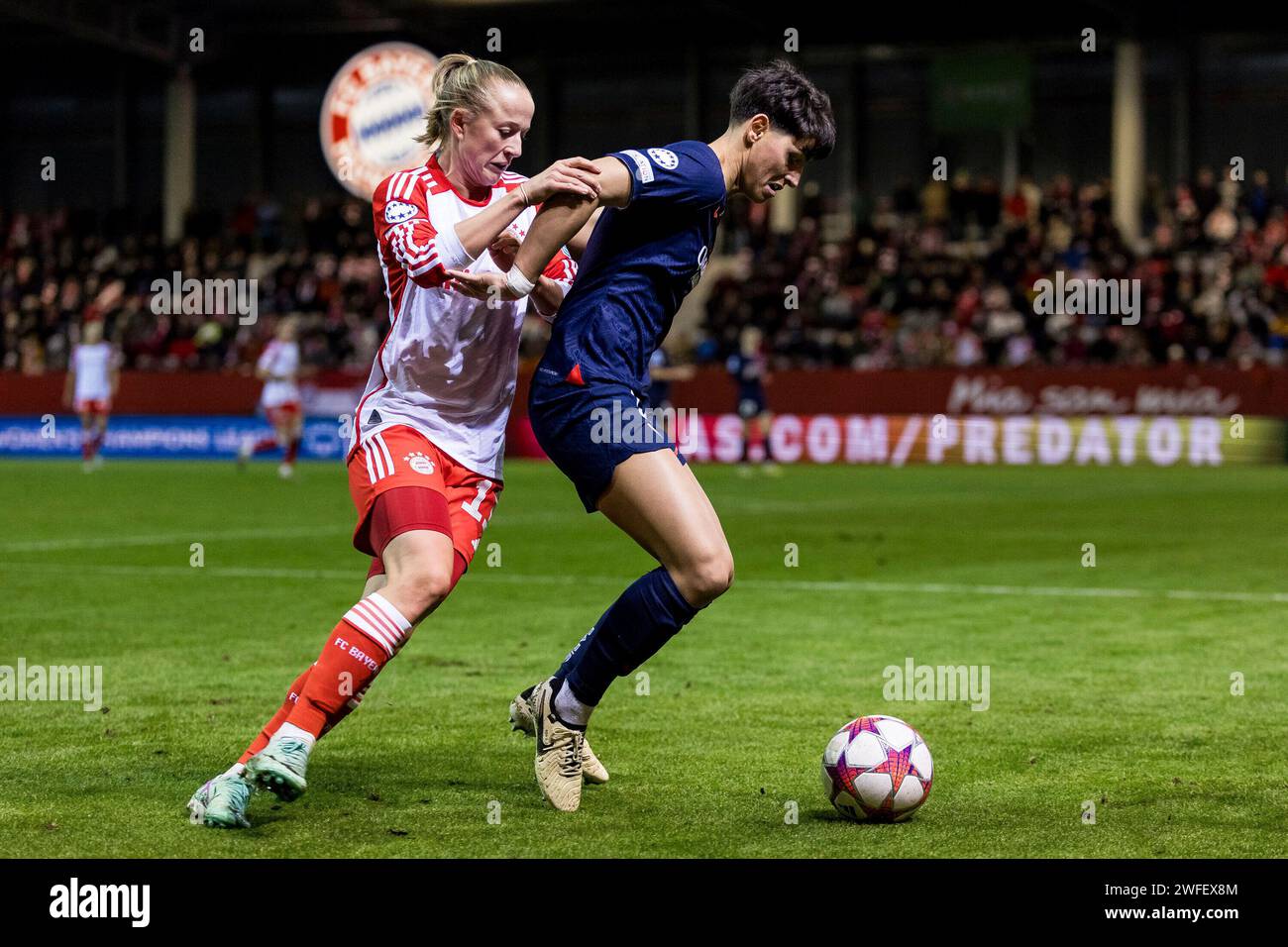 Zweikampf Lea Sch?ller (FC Bayern M?nchen, #11), Elisa De Almeida (Paris Saint-Germain, #5) UEFA ...
