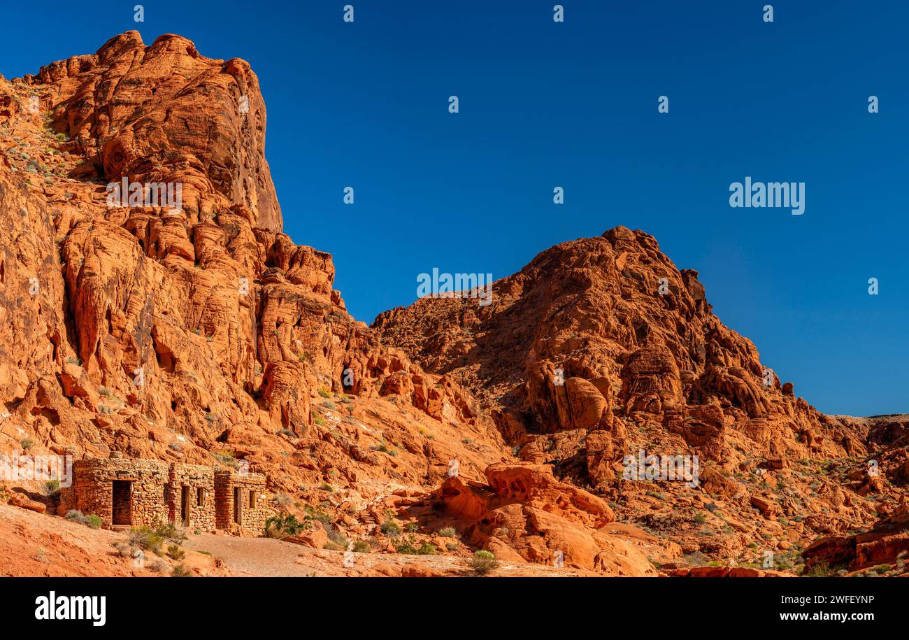 Desert landscape majestic rock formation hi-res stock photography and ...