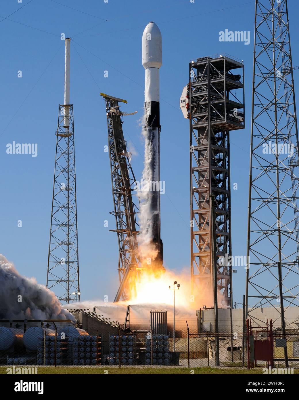 A SpaceX Falcon 9 rocket launches Northrop Grumman's Cygnus Cargo ...