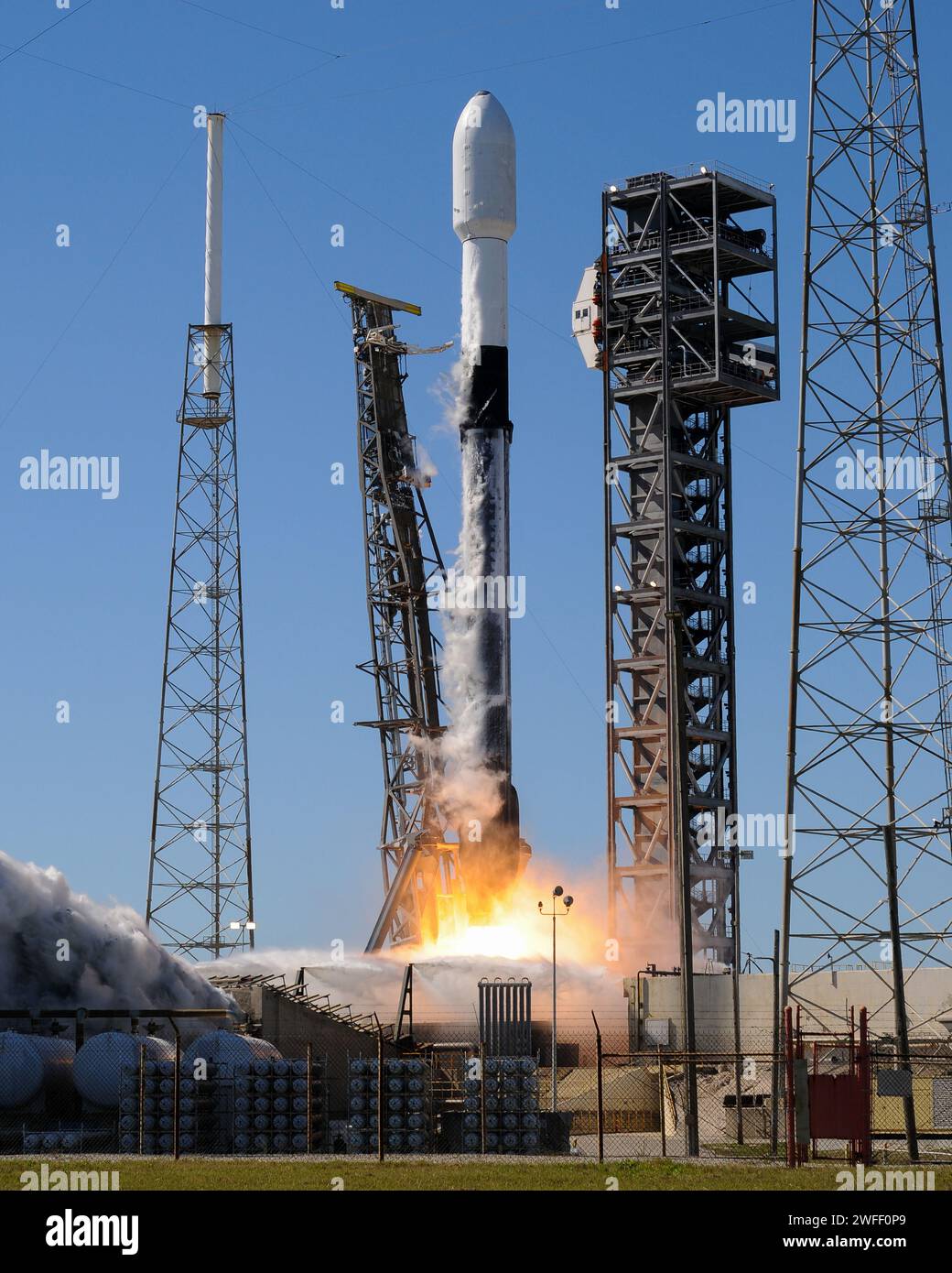 A SpaceX Falcon 9 rocket launches Northrop Grumman's Cygnus Cargo ...