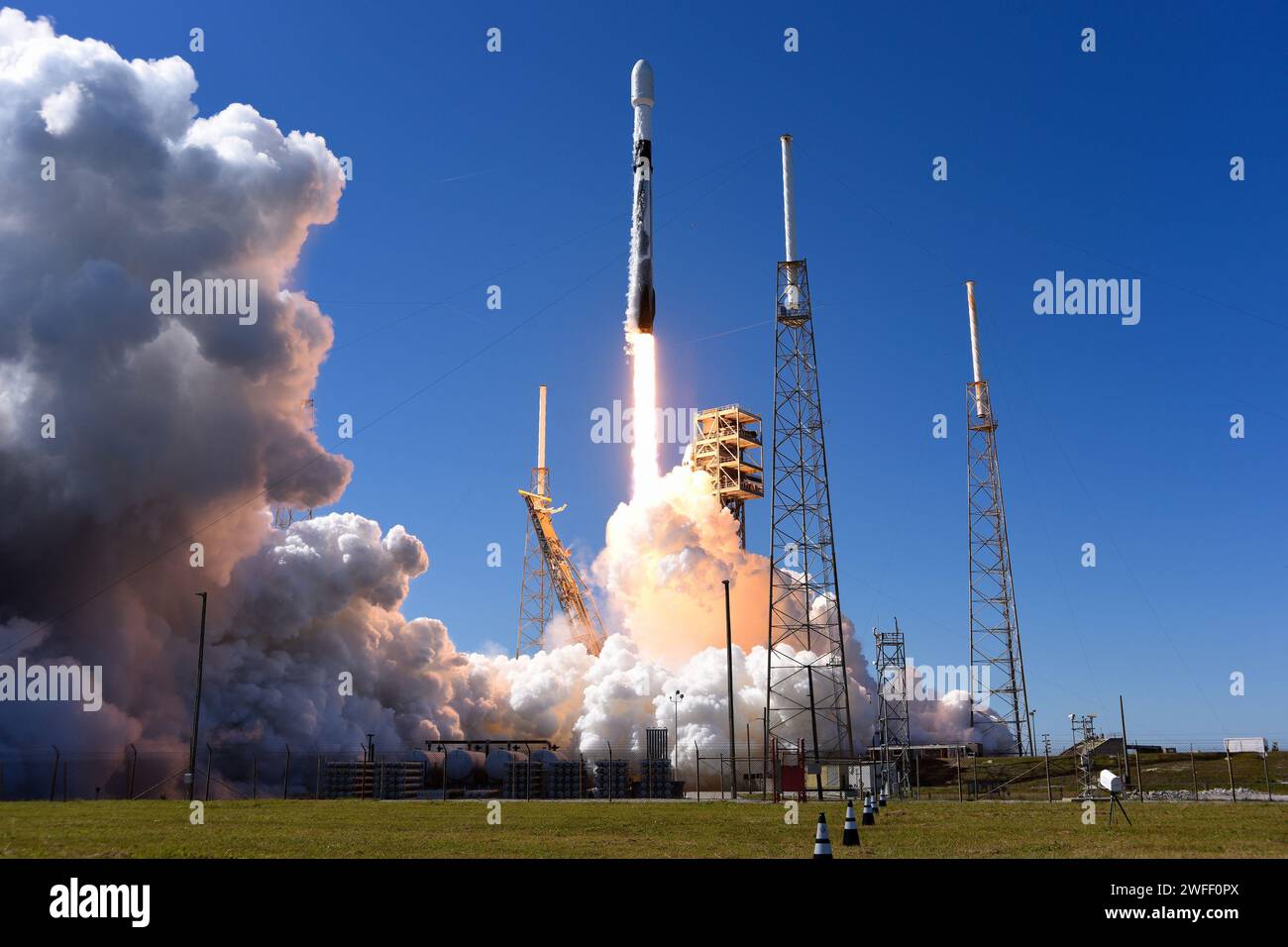 A SpaceX Falcon 9 rocket launches Northrop Grumman's Cygnus Cargo ...
