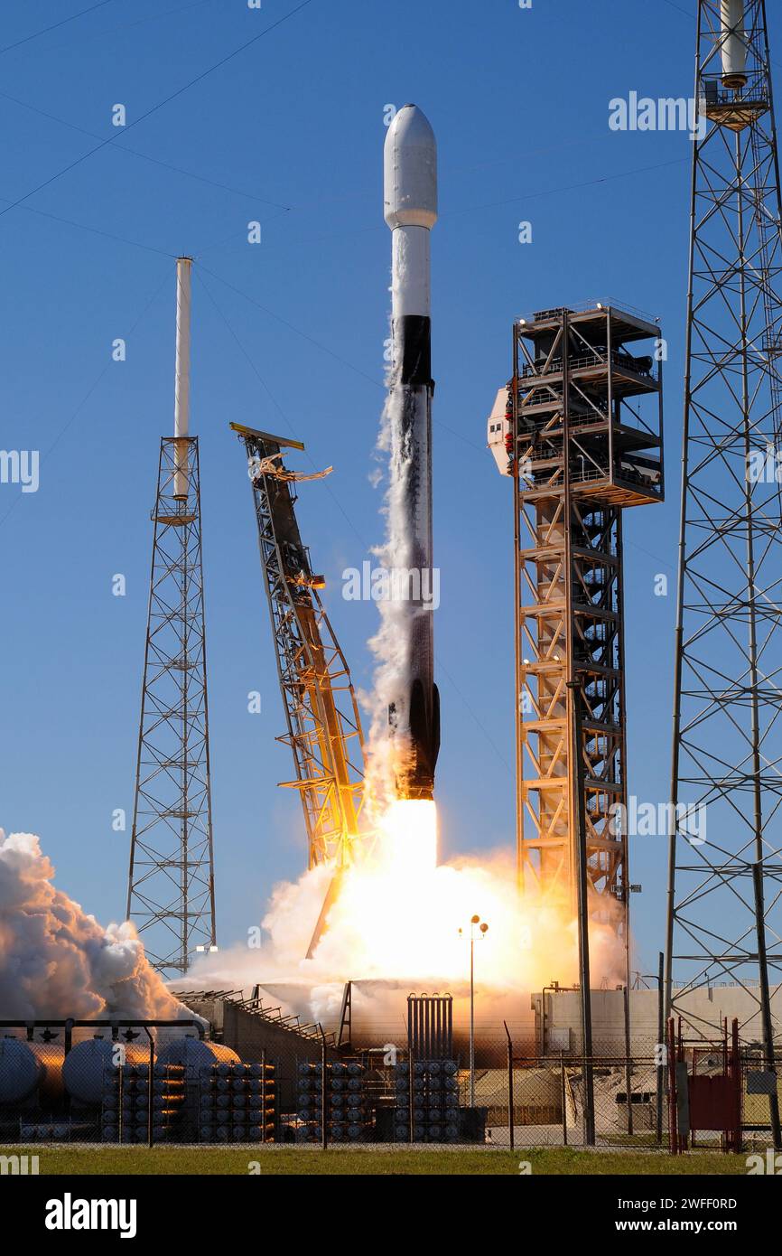A SpaceX Falcon 9 rocket launches Northrop Grumman's Cygnus Cargo ...