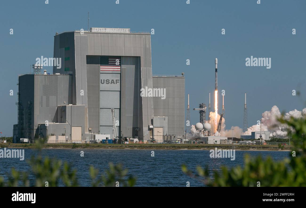 Liftoff Photos 12:07 PM of the first Northrop Grumman Cygnus cargo ...
