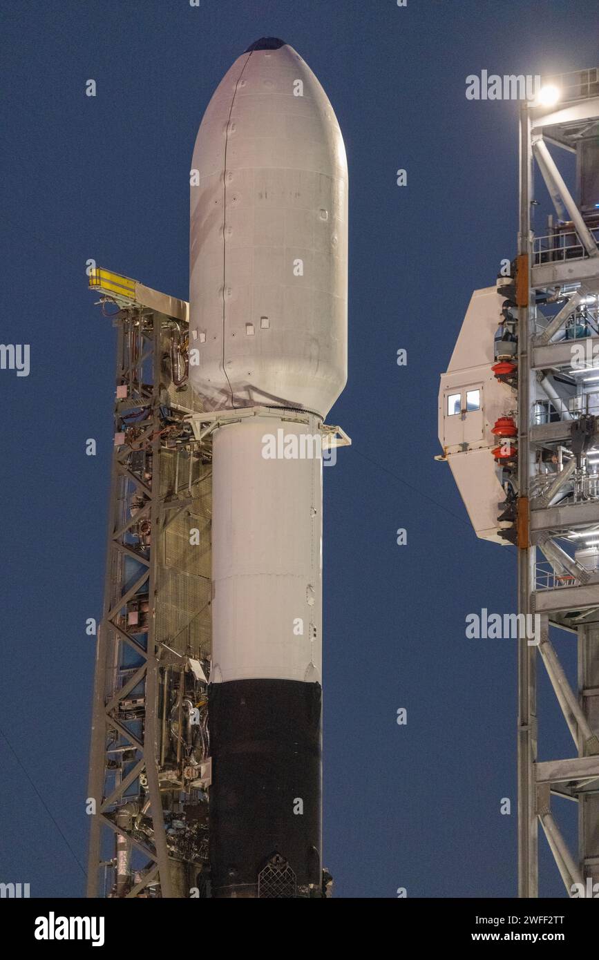 Photos before and during sunrise of SpaceX NASA Northrop Grumman Cygnus ...