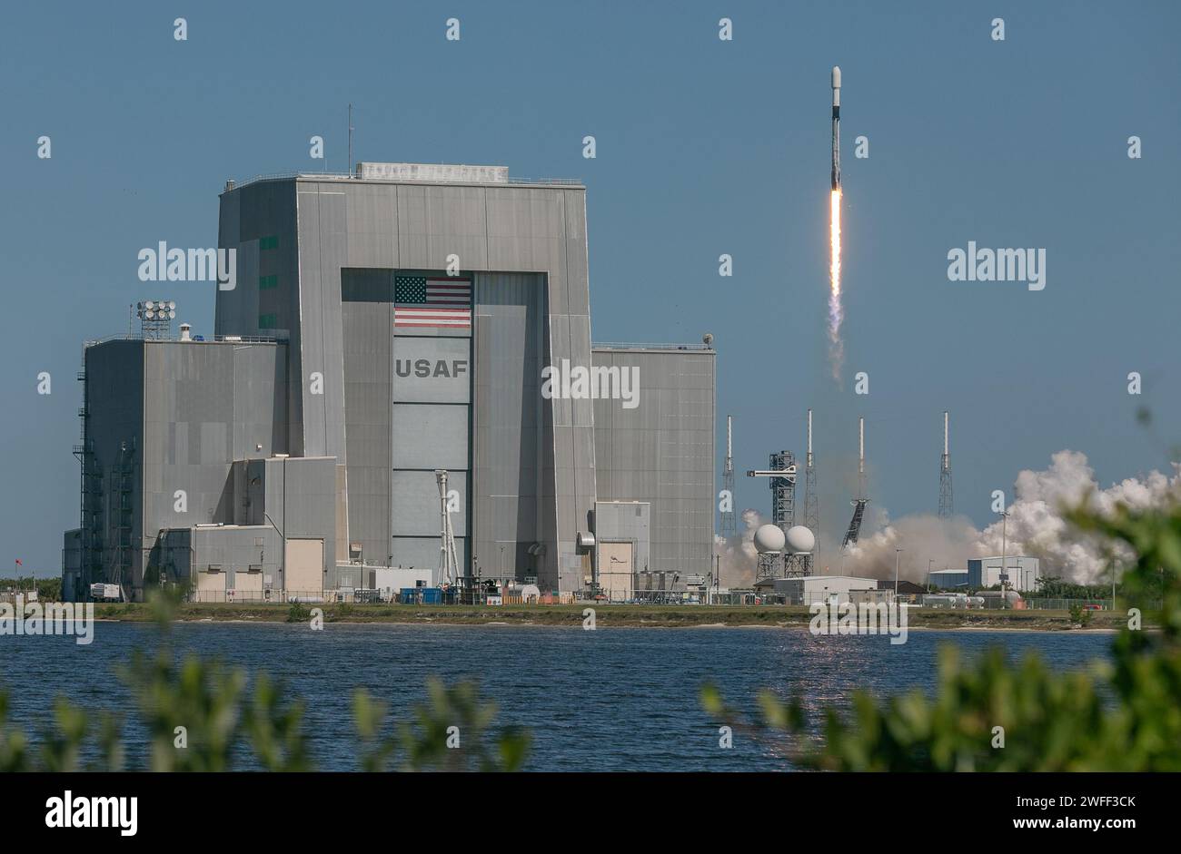 Liftoff Photos 12:07 PM of the first Northrop Grumman Cygnus cargo ...