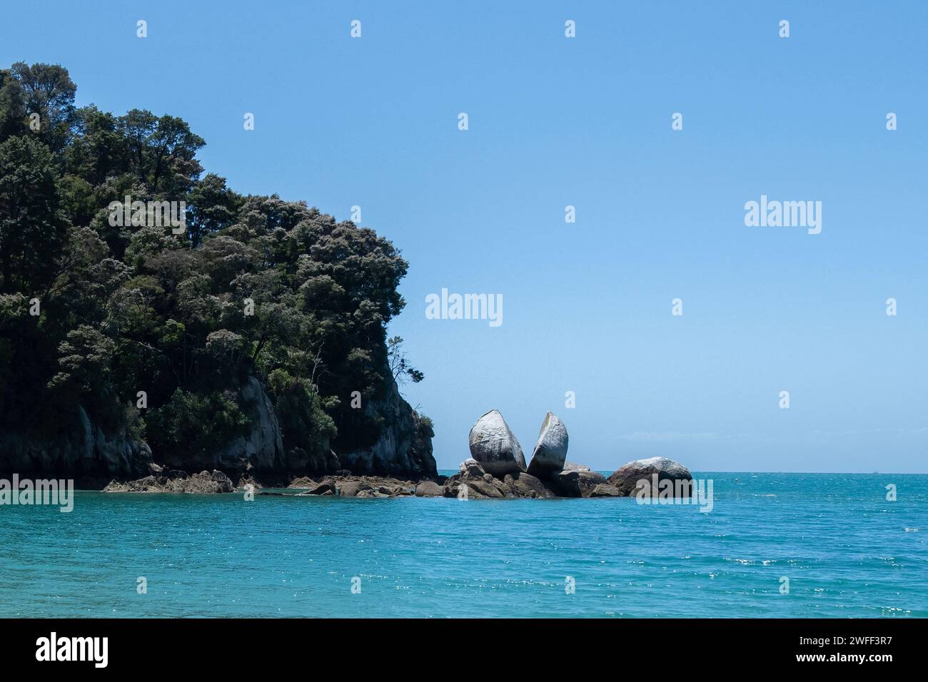 Split Apple Rock, Tasman Bay, South Island, New Zealand Stock Photo - Alamy