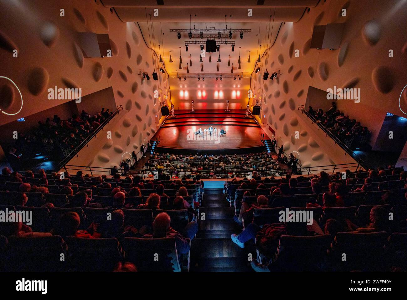 Discussion panel Olaf Scholz (SPD), Federal Chancellor, with author ...