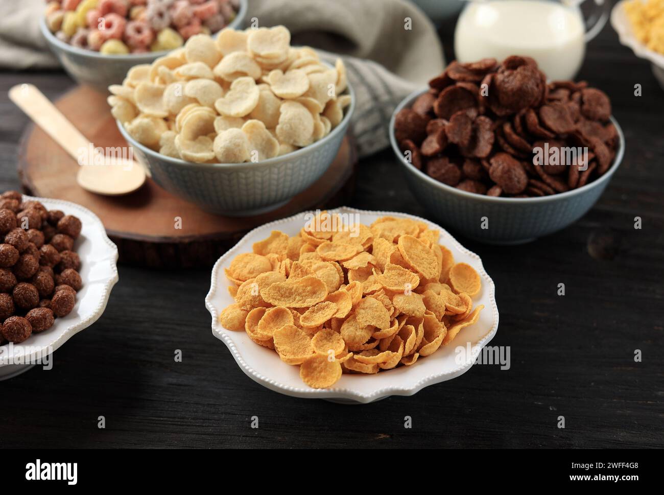 Various Cereal Flakes for Breakfast, Corn Flakes, Coco Crunchy, White ...