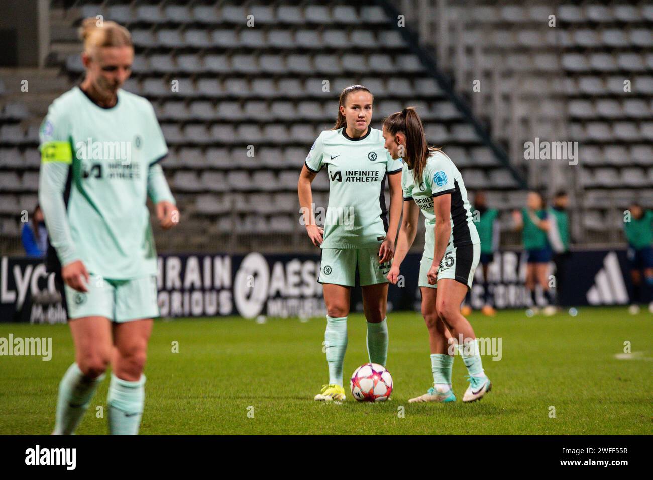 Paris, France. 30th Jan, 2024. Guro Reiten of Chelsea and Eve Perisset ...