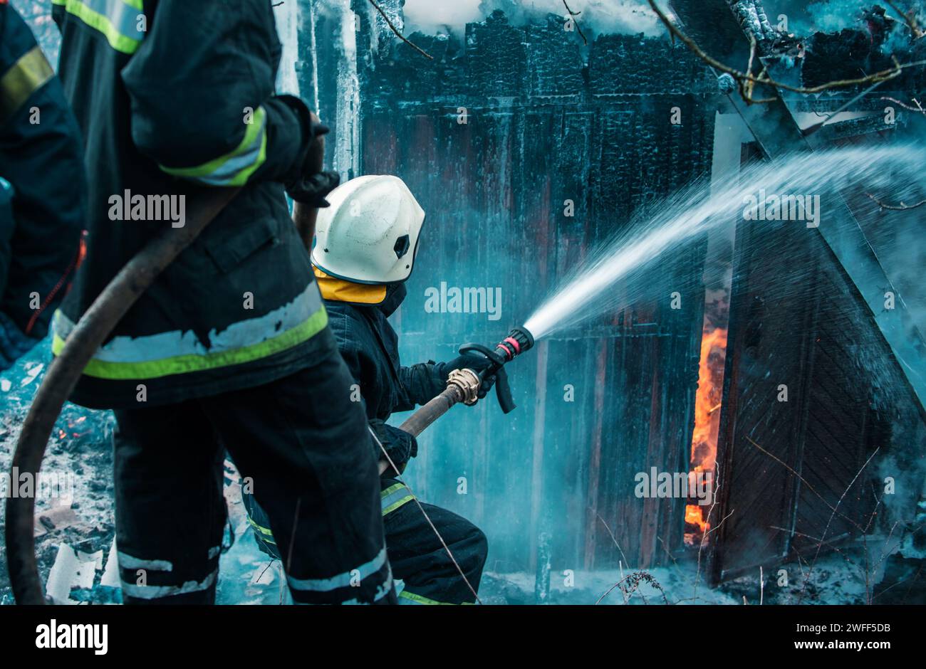 Fire Fighters Putting Out A House Fire Stock Photo - Alamy