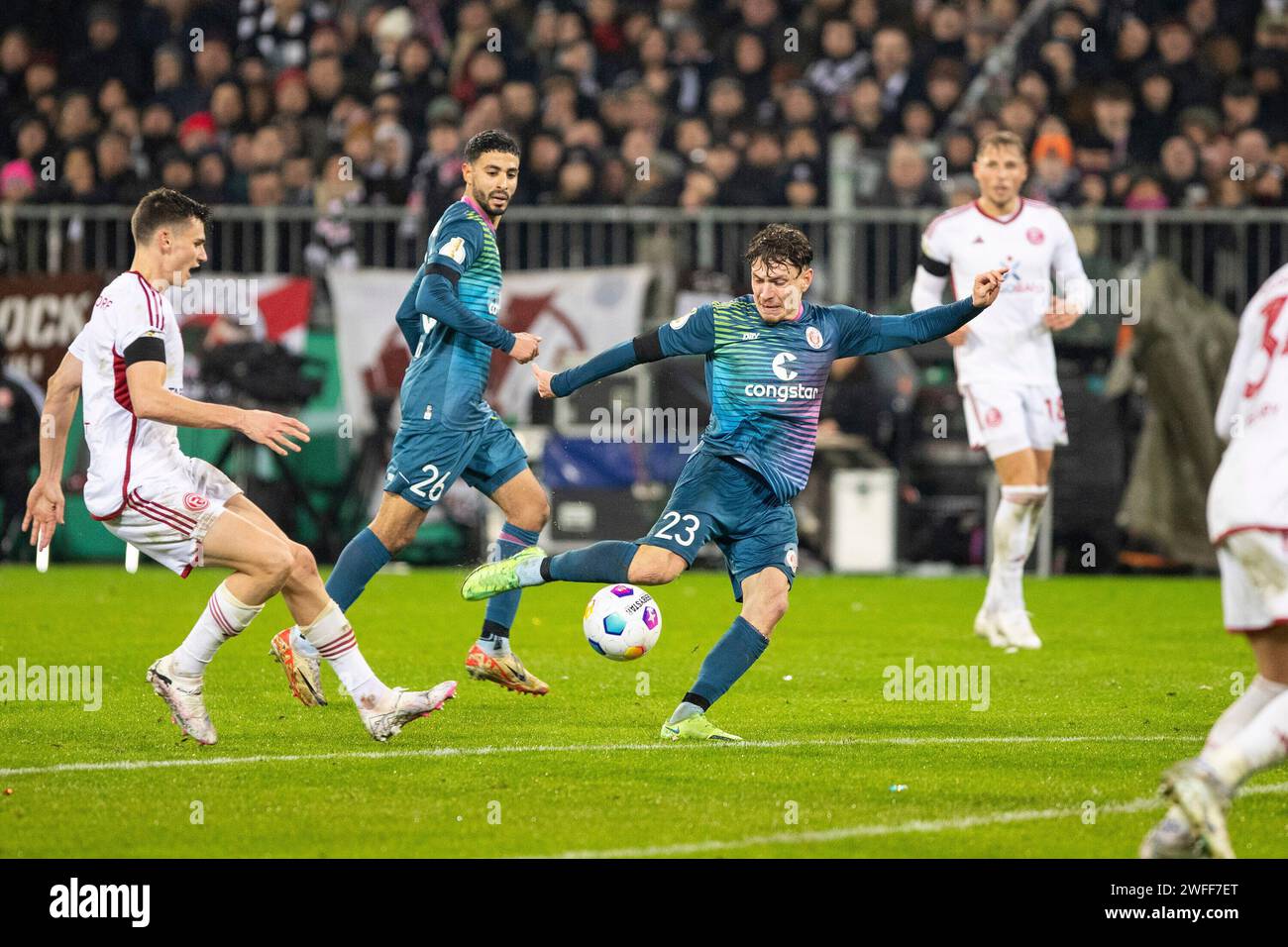 Hamburg, Deutschland. 30th Jan, 2024. Philipp Treu (FC St. Pauli, 23) DFB-Pokal 2023/24 ...
