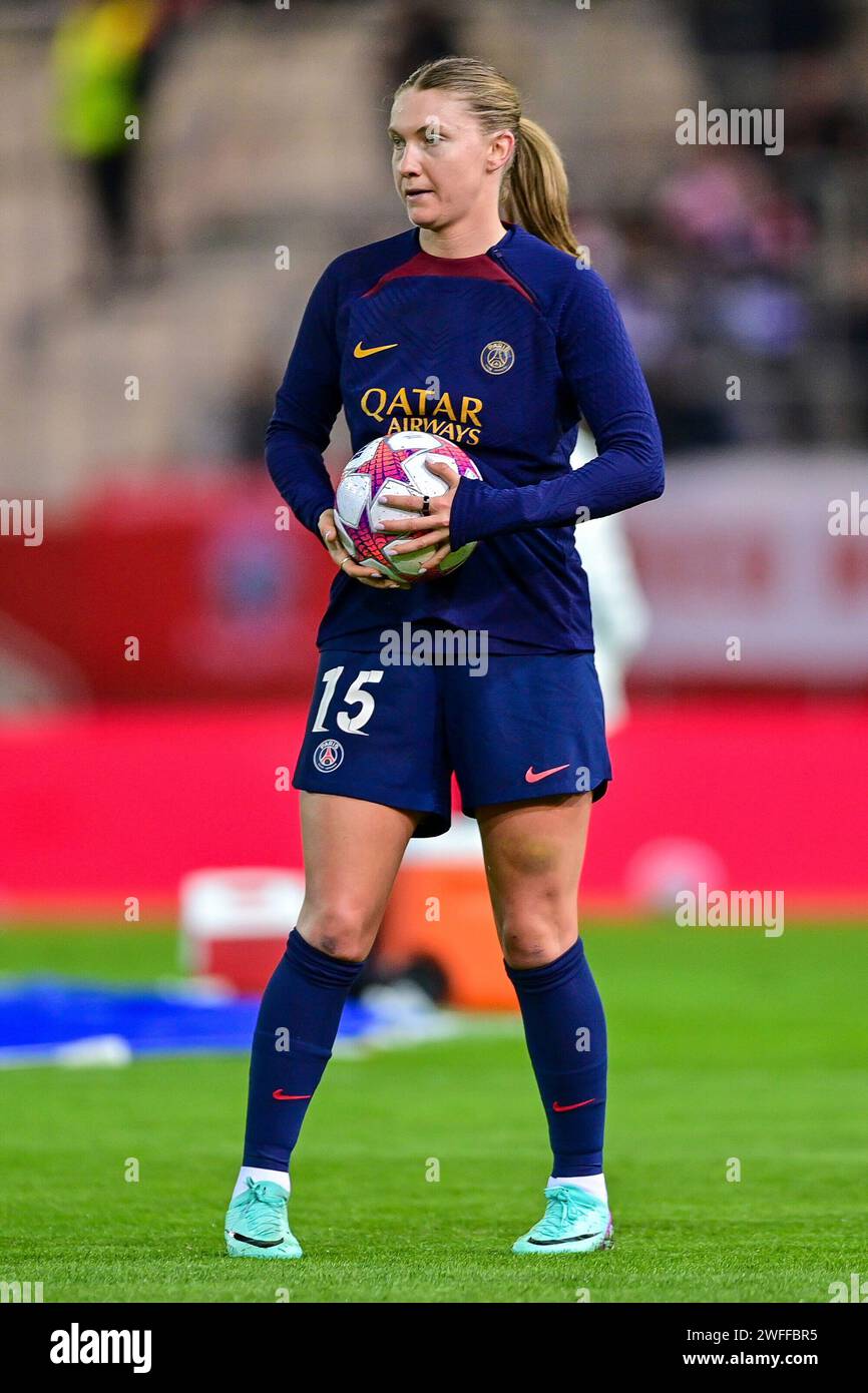 Clare Hunt (PSG, 15) kit Ball in Hand beim Aufwärmen, Freisteller, Ganzkörper, Einzelbild ...