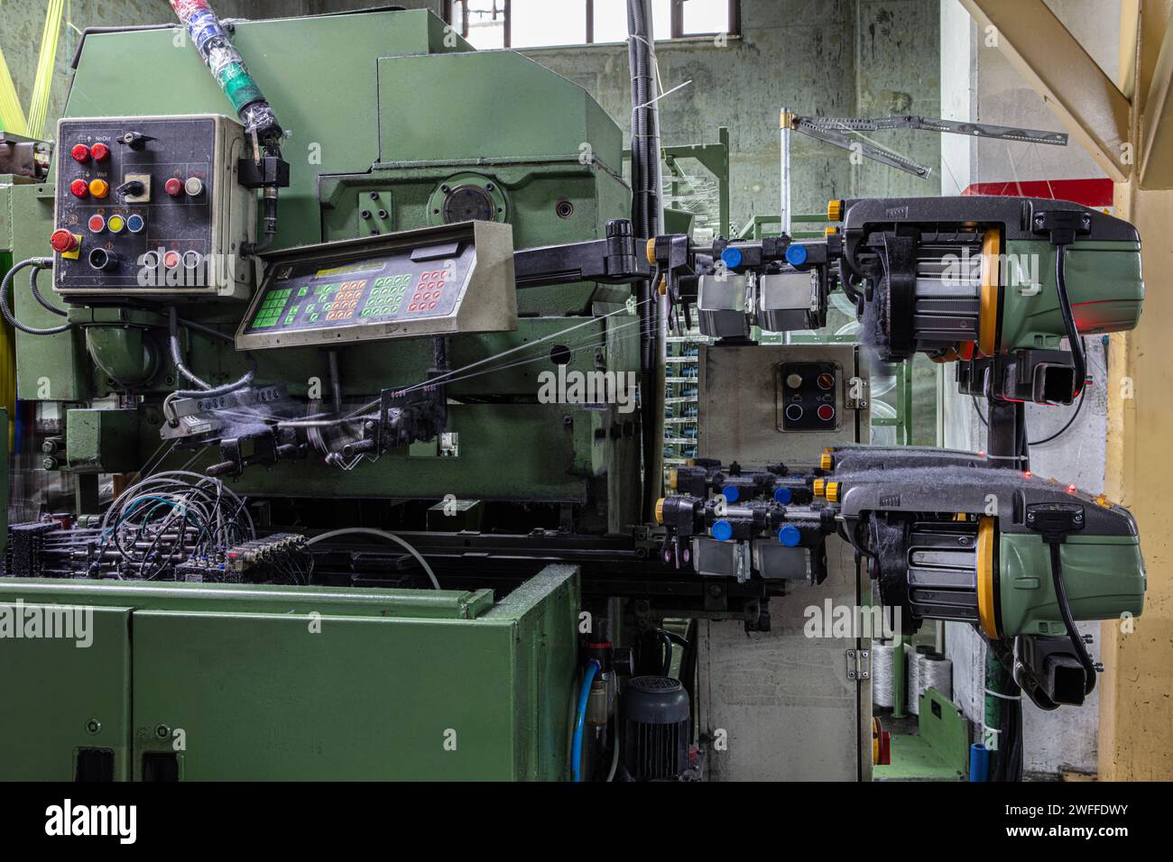 Threading a sewing machine hi-res stock photography and images - Alamy