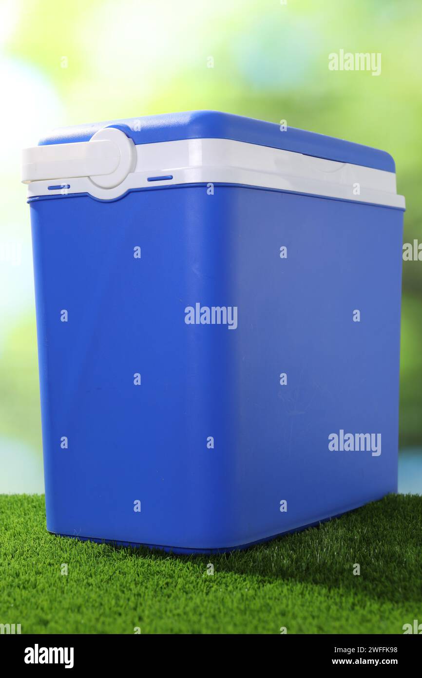 Chest freezer basket hi-res stock photography and images - Alamy