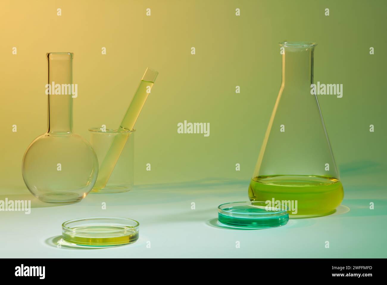 Chemical laboratory setup hi-res stock photography and images - Alamy