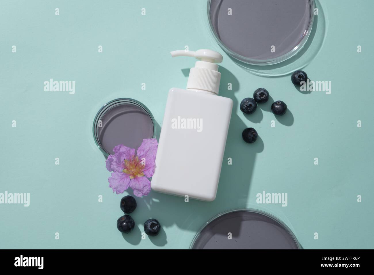 Overhead pump hi-res stock photography and images - Alamy