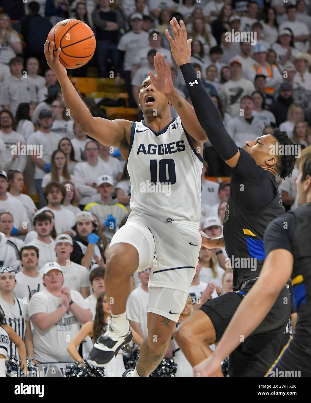 Utah State guard Darius Brown II (10) drives to the basket as San Jose ...