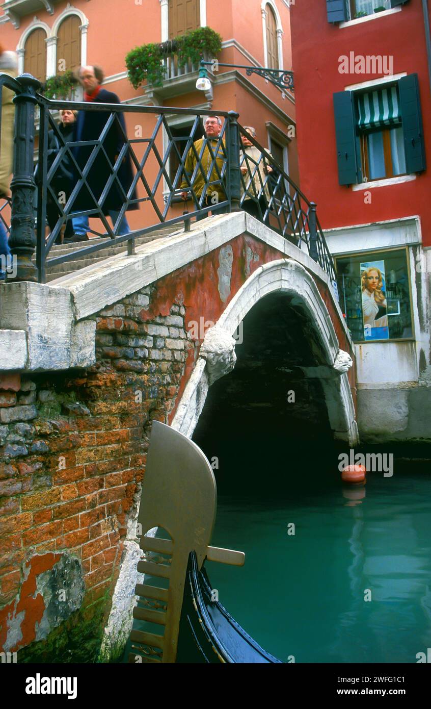 Venice bridge over canal hi-res stock photography and images - Alamy