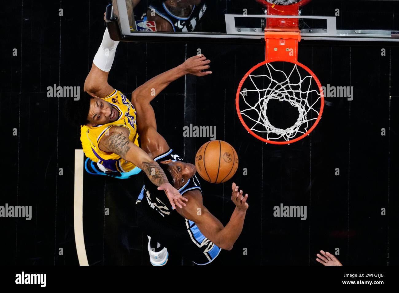 Atlanta Hawks forward De'Andre Hunter (12) battles Los Angeles Lakers ...