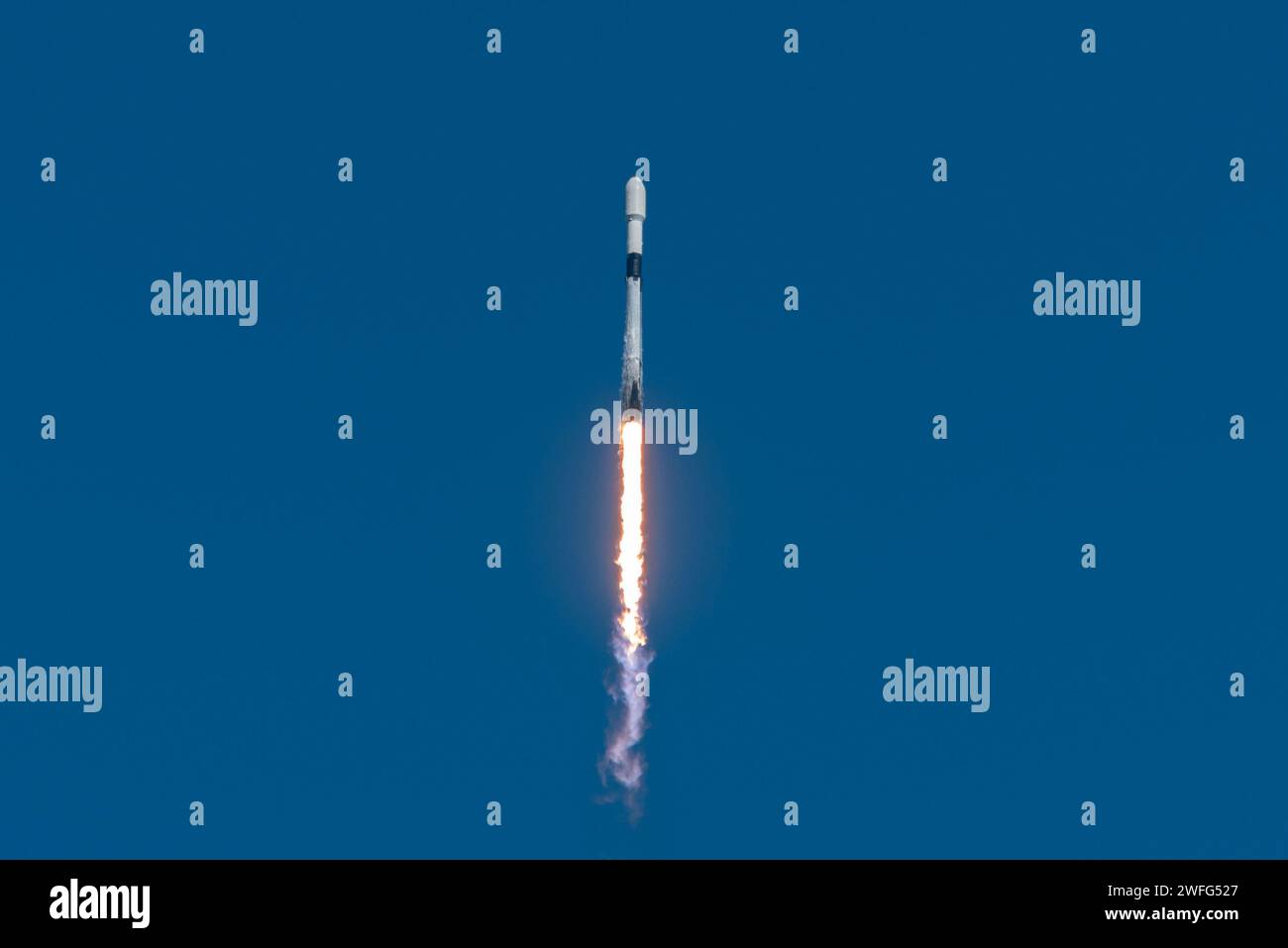 SpaceX NG-20 Launch Stock Photo - Alamy