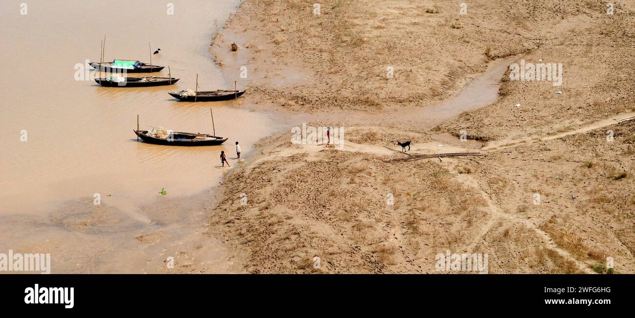 The beautiful landscape of the Ganges river side area of Varanasi ...