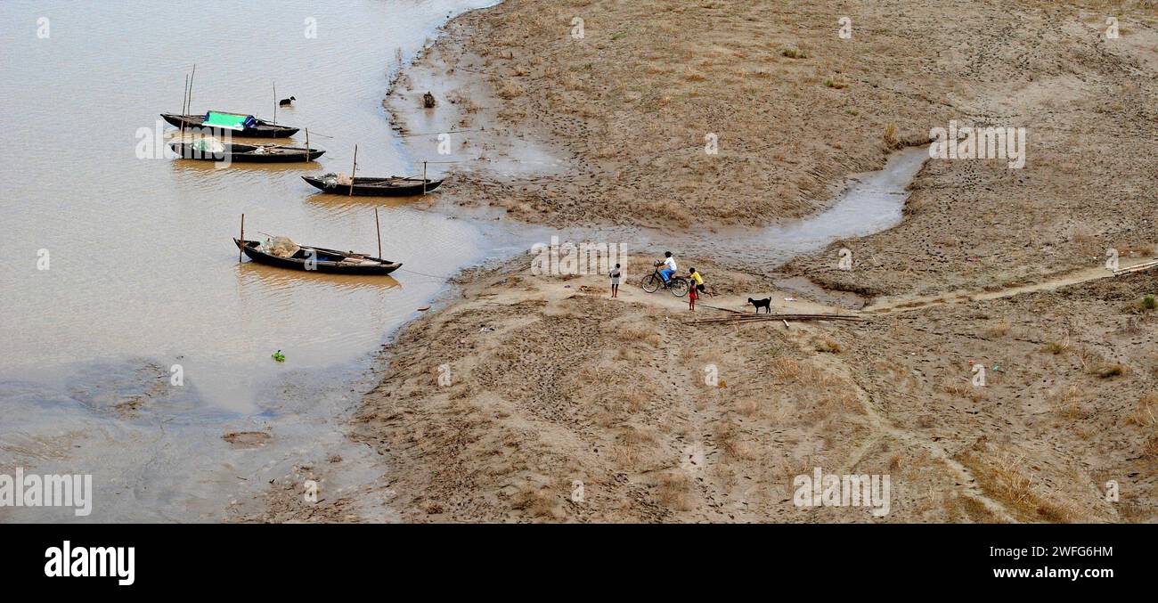 The beautiful landscape of the Ganges river side area of Varanasi ...