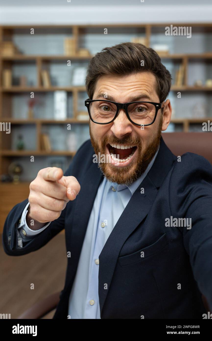 Man pointing finger toward camera hi-res stock photography and images ...