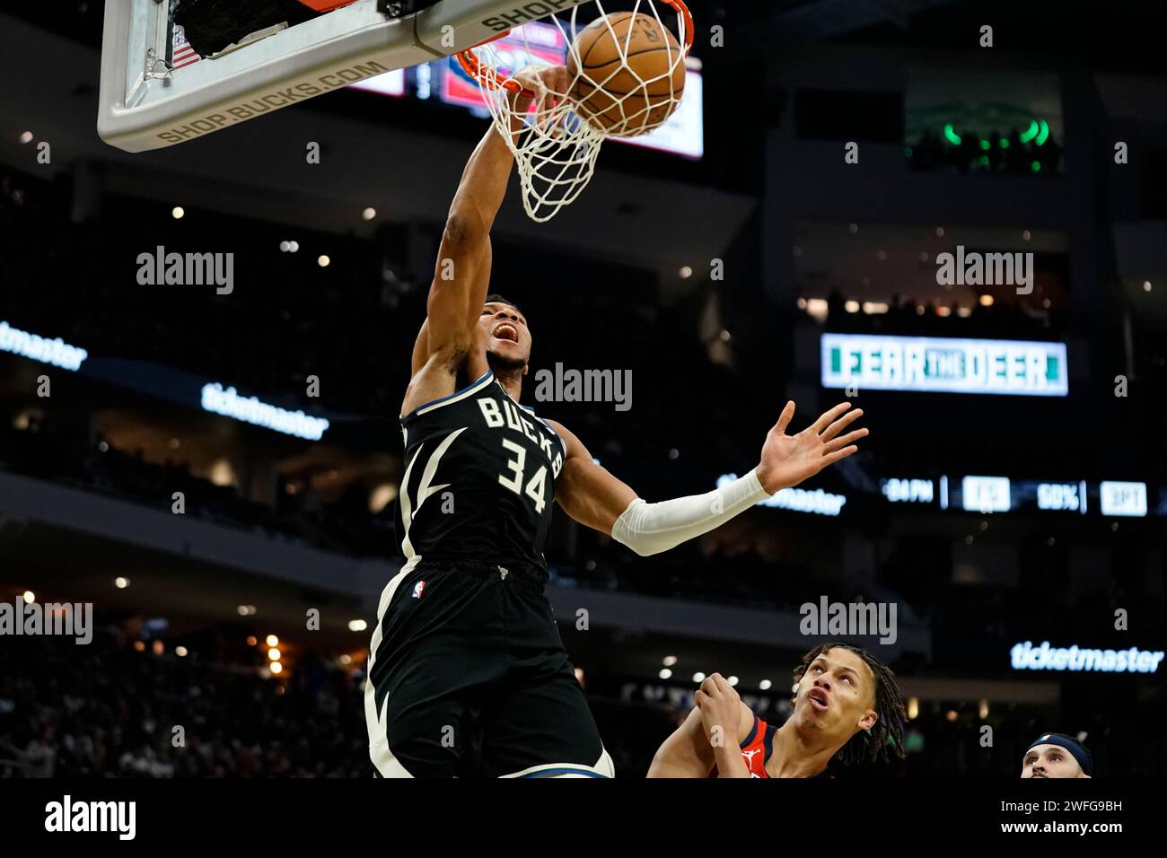 Milwaukee Bucks' Giannis Antetokounmpo (34) dunks over New Orleans ...