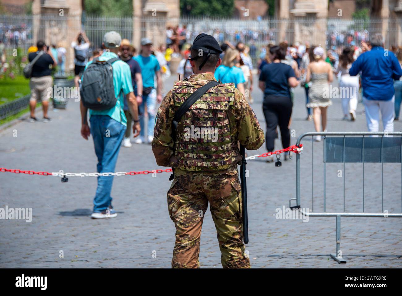 Italy army soldier uniform hi-res stock photography and images - Alamy