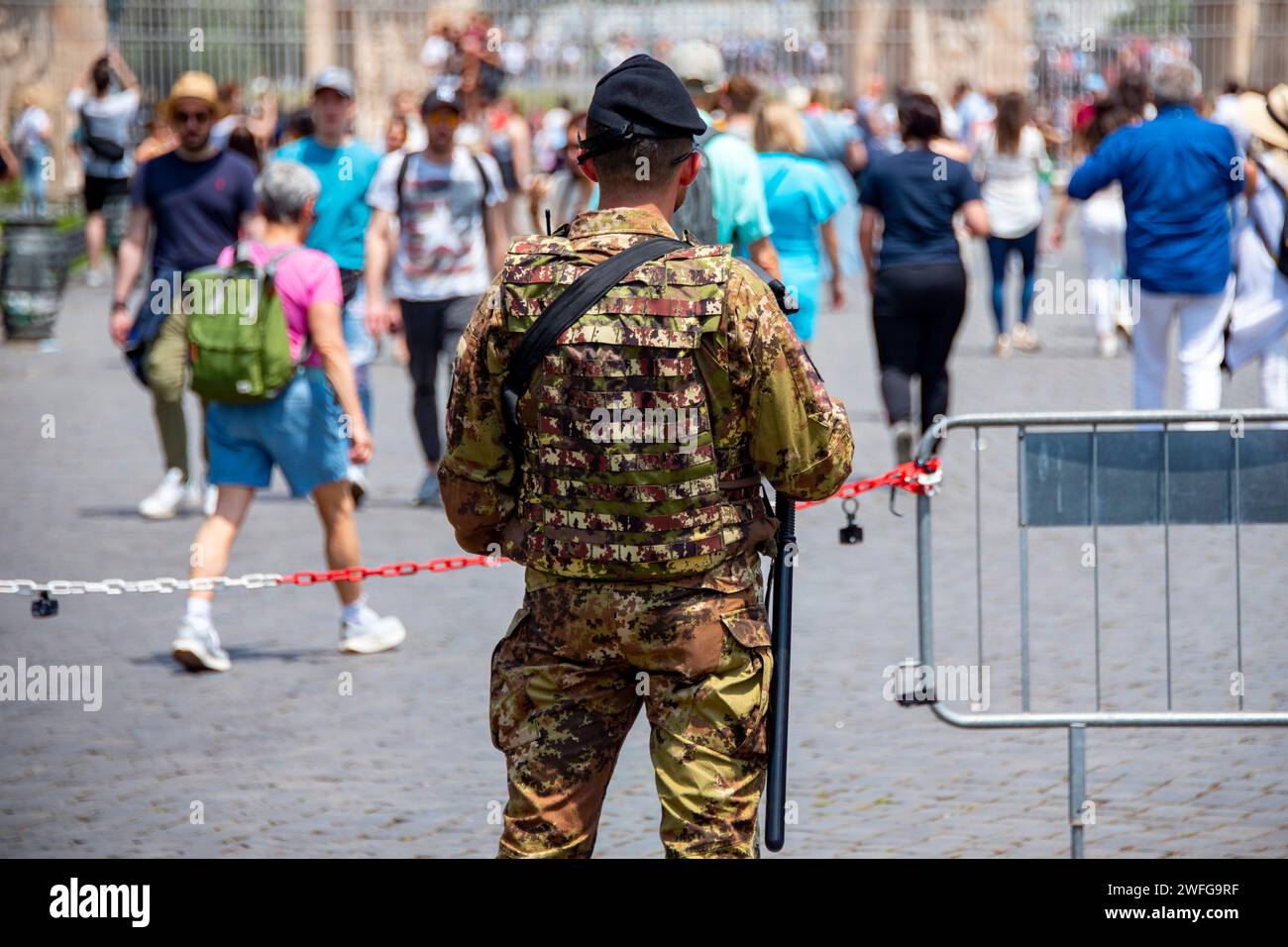 Italy army soldier uniform hi-res stock photography and images - Alamy