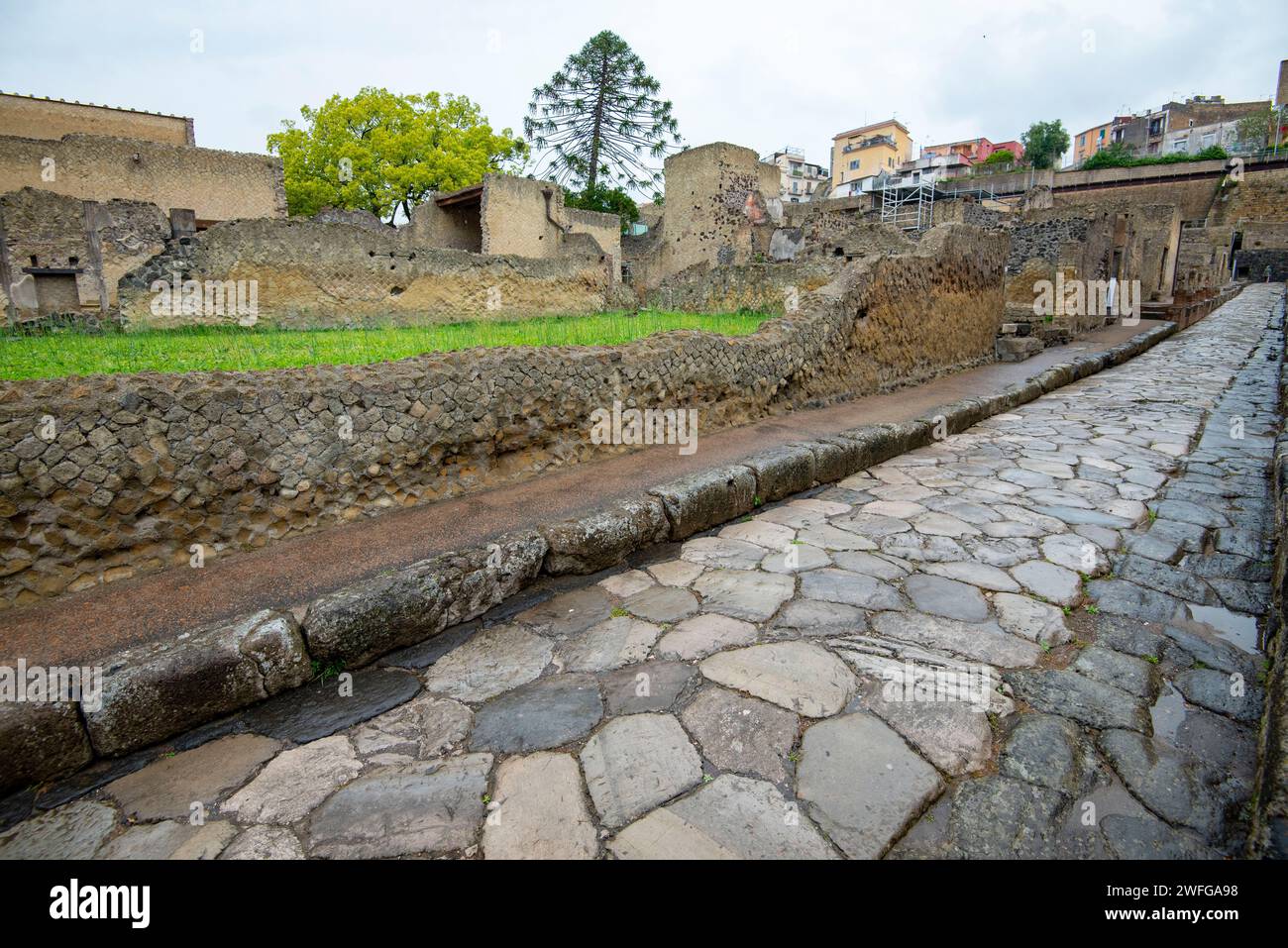 Brick street italy hi-res stock photography and images - Alamy