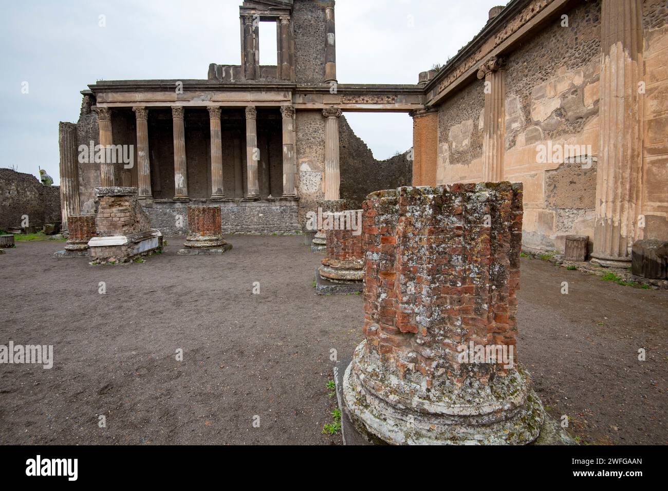 Pompei basilica hi-res stock photography and images - Alamy
