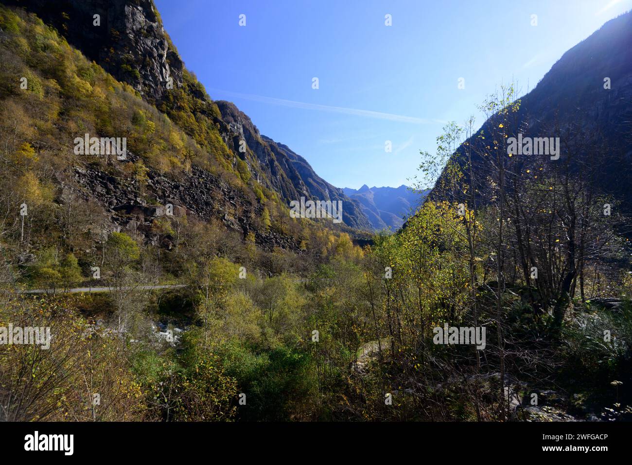 Sunny valley hi-res stock photography and images - Alamy