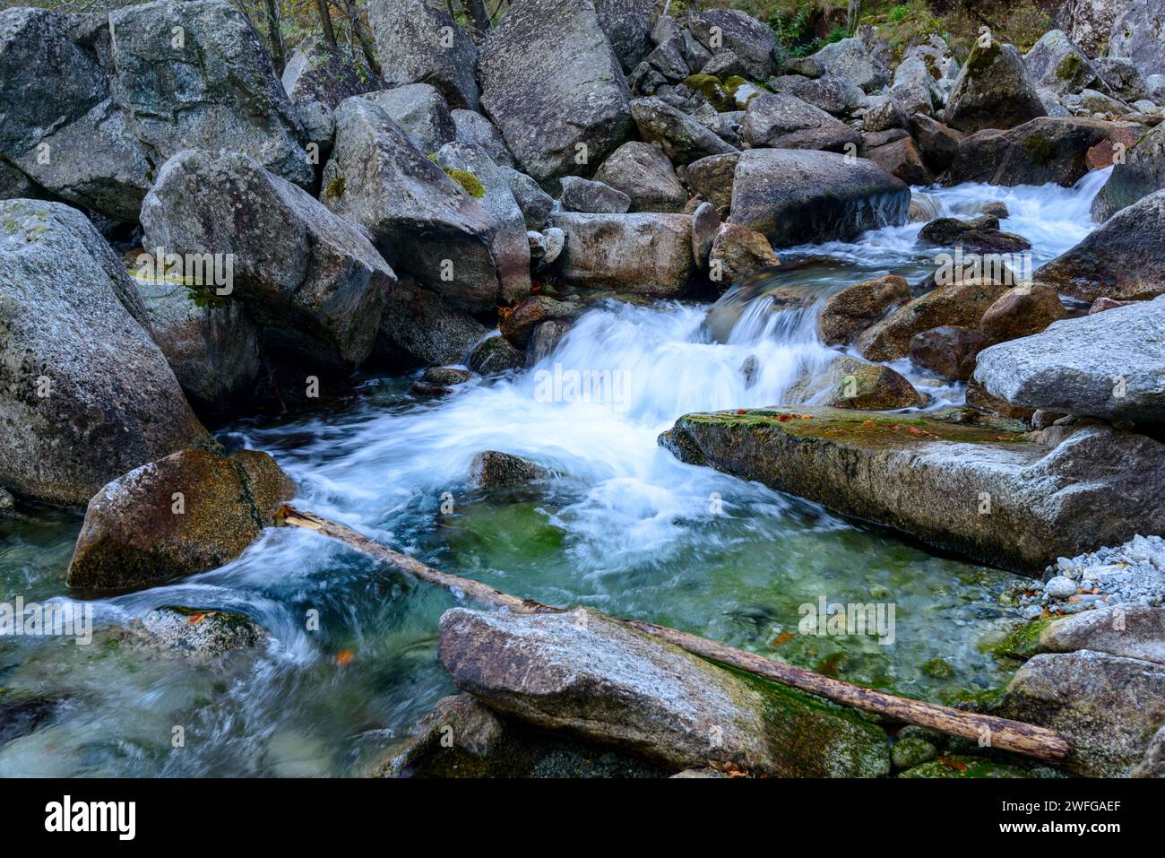 Winding mountain creek hi-res stock photography and images - Alamy