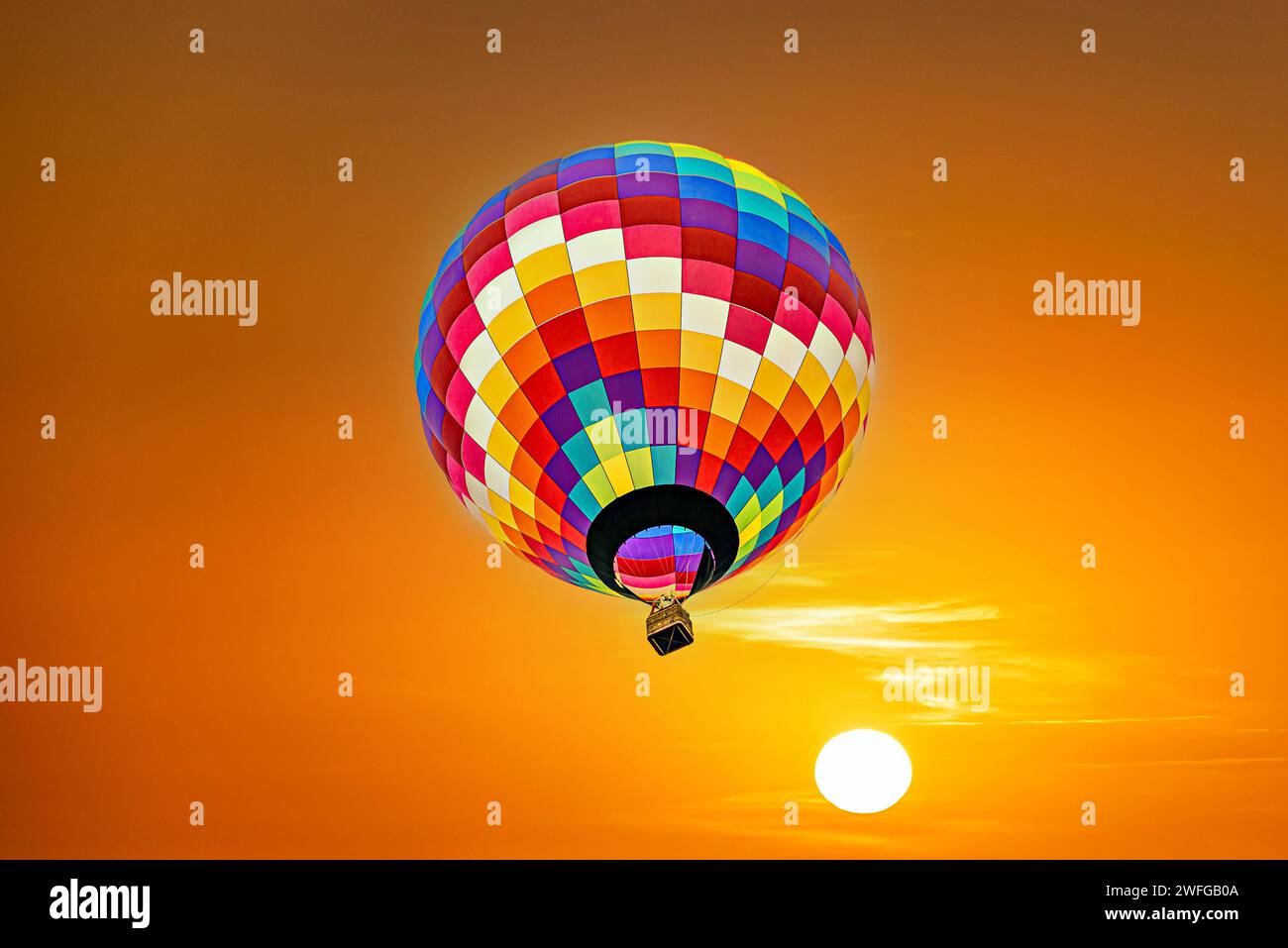 Hot air balloon clouds sunset hi-res stock photography and images - Alamy