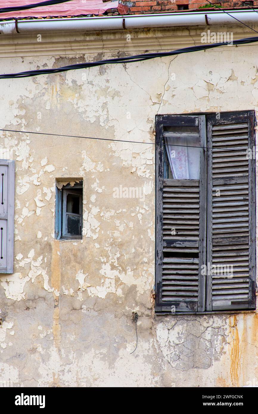 Wooden wall windows ancient building hi-res stock photography and ...
