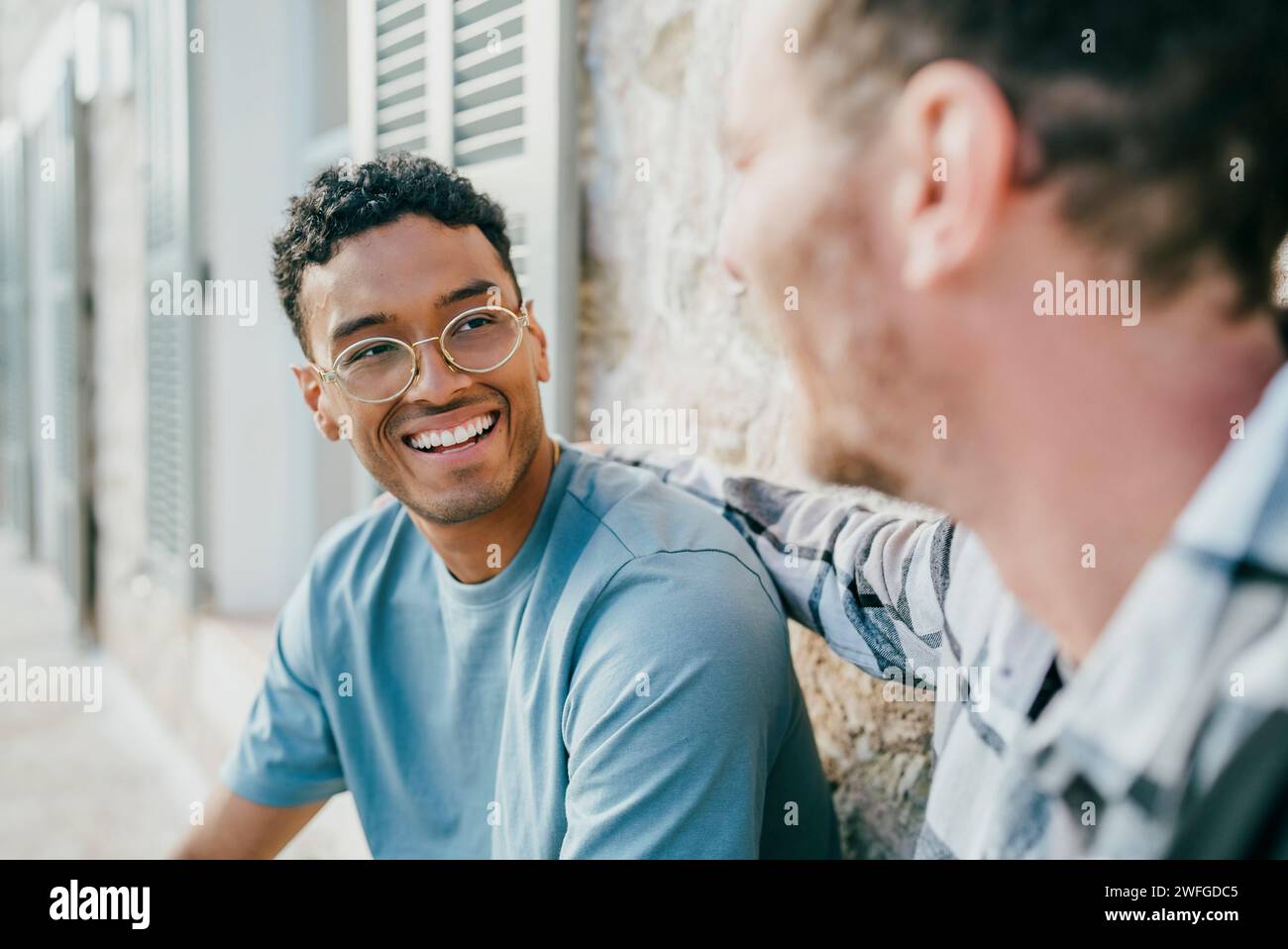 Hispanic men male friends hi-res stock photography and images - Alamy