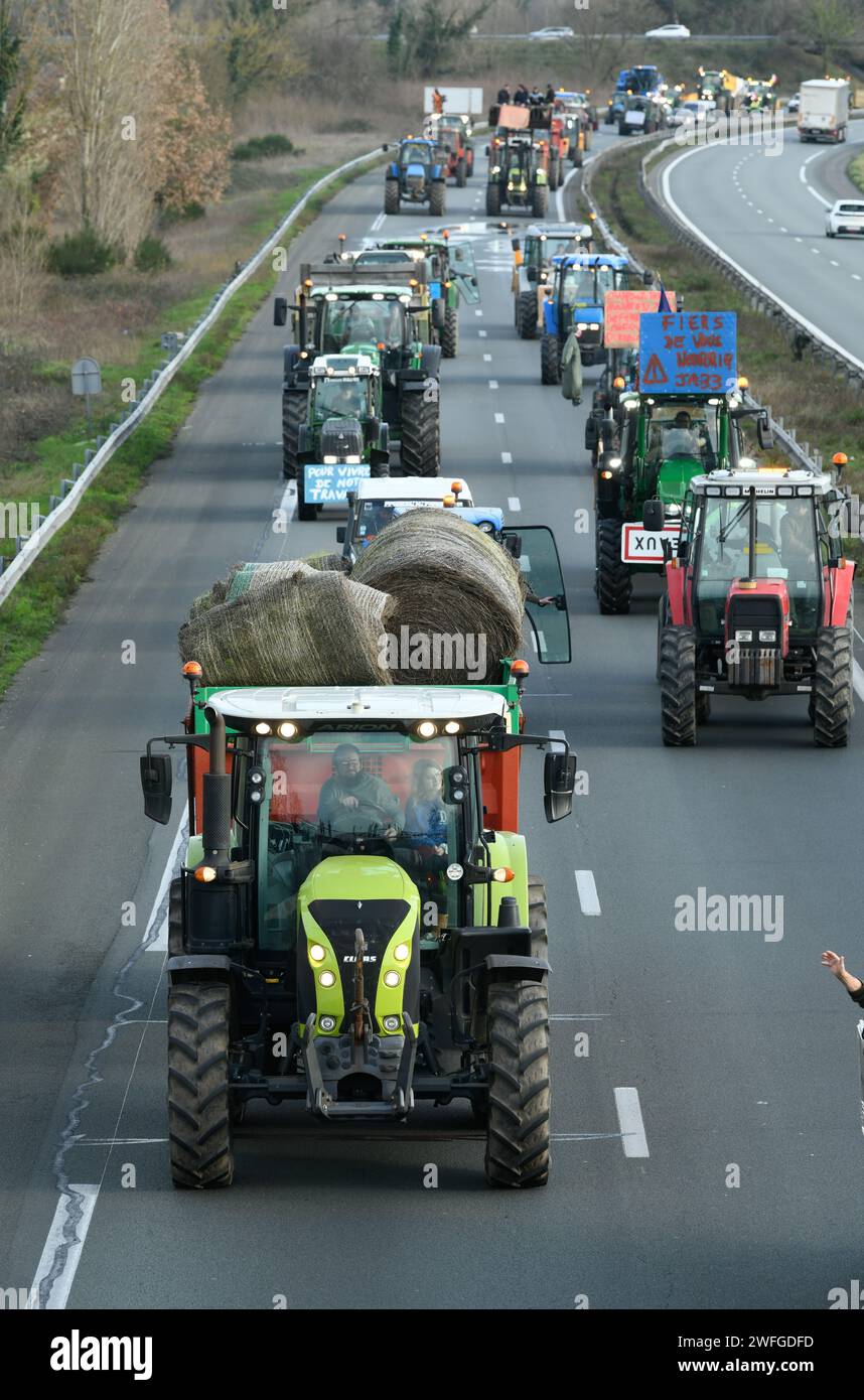 France, Bordeaux, 29 January 2024, Farmers' demonstration, blockade of ...