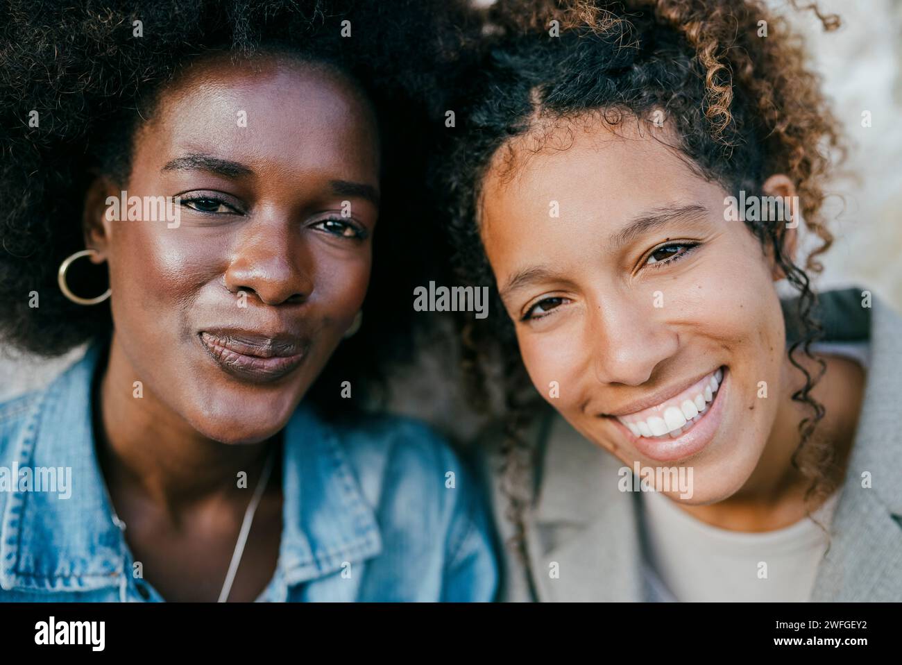 Young smiling women in hi-res stock photography and images - Alamy
