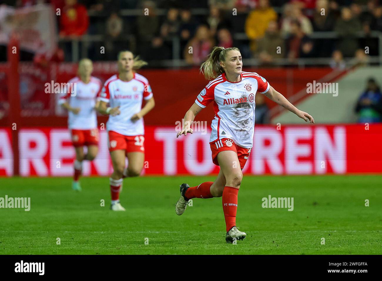 Muenchen, Deutschland. 30th Jan, 2024. Georgia Standway (FC Bayern Muenchen, 31), FC Bayern ...