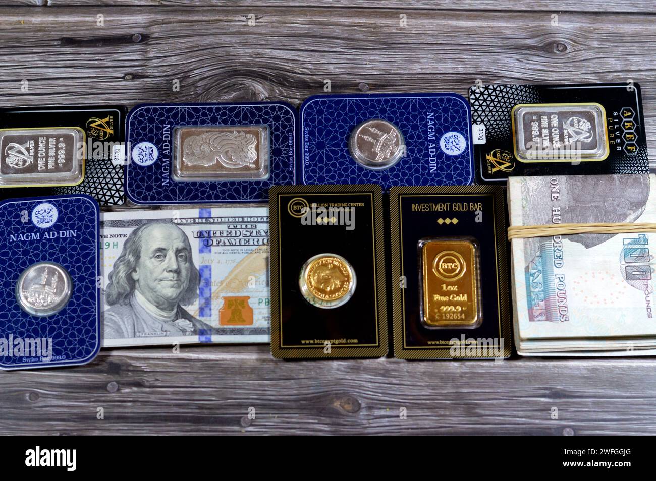 Money dollars ad gold hi-res stock photography and images - Alamy