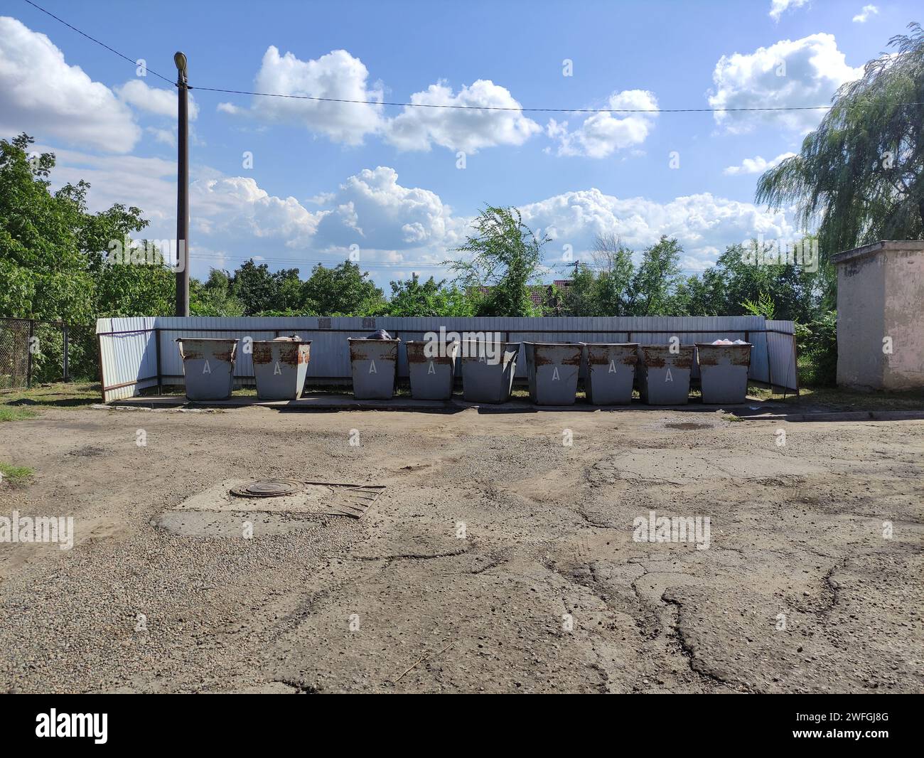 Trash bin and a row of a trash cans Stock Photo - Alamy