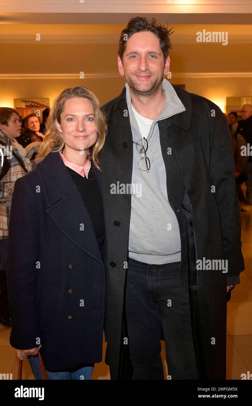 Marie Burchard und Sebastian Schwarz bei der Premiere des Kinofilms Green Border im Delphi ...