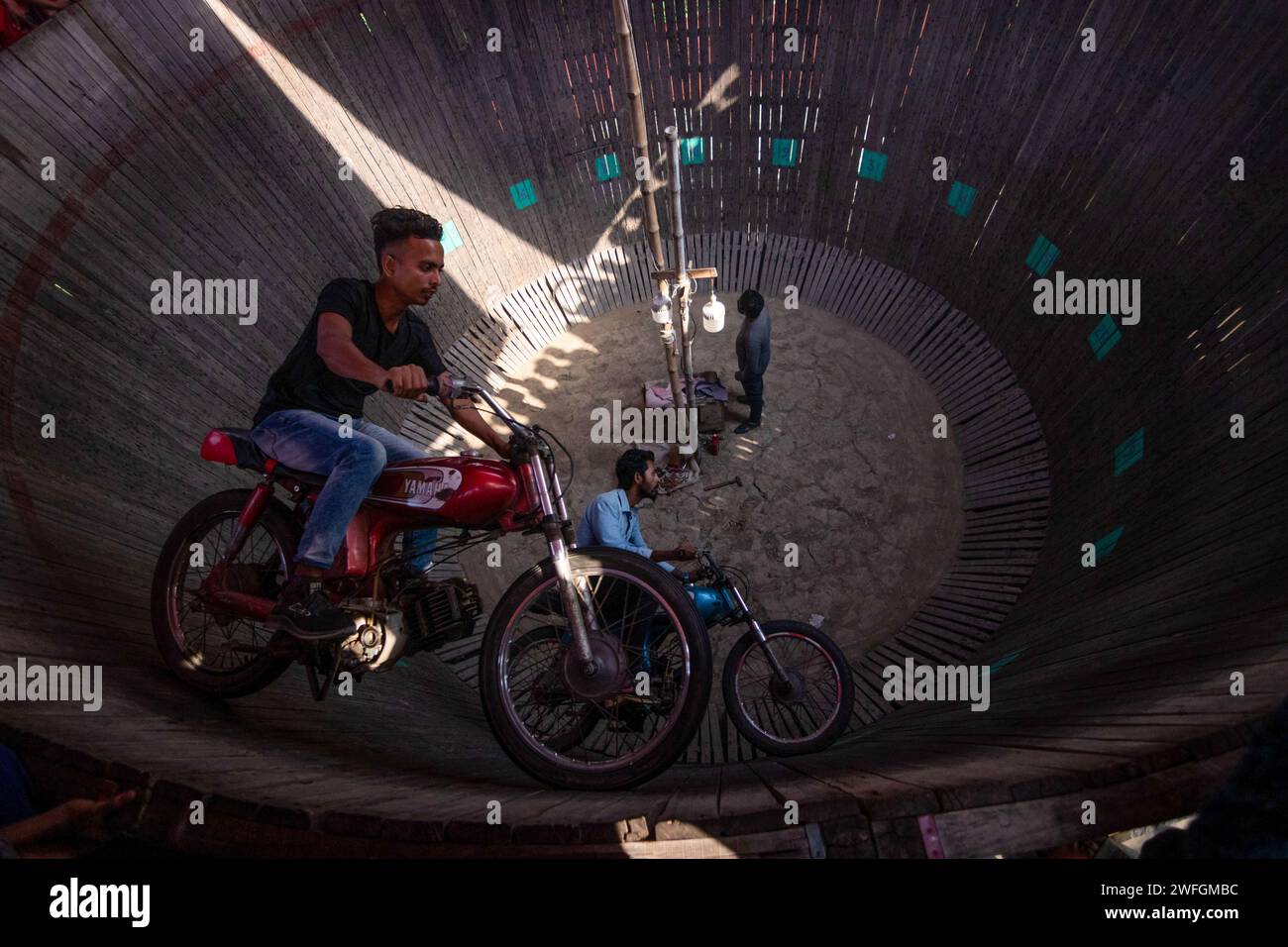 Wall of death motorcyclist hi-res stock photography and images - Alamy
