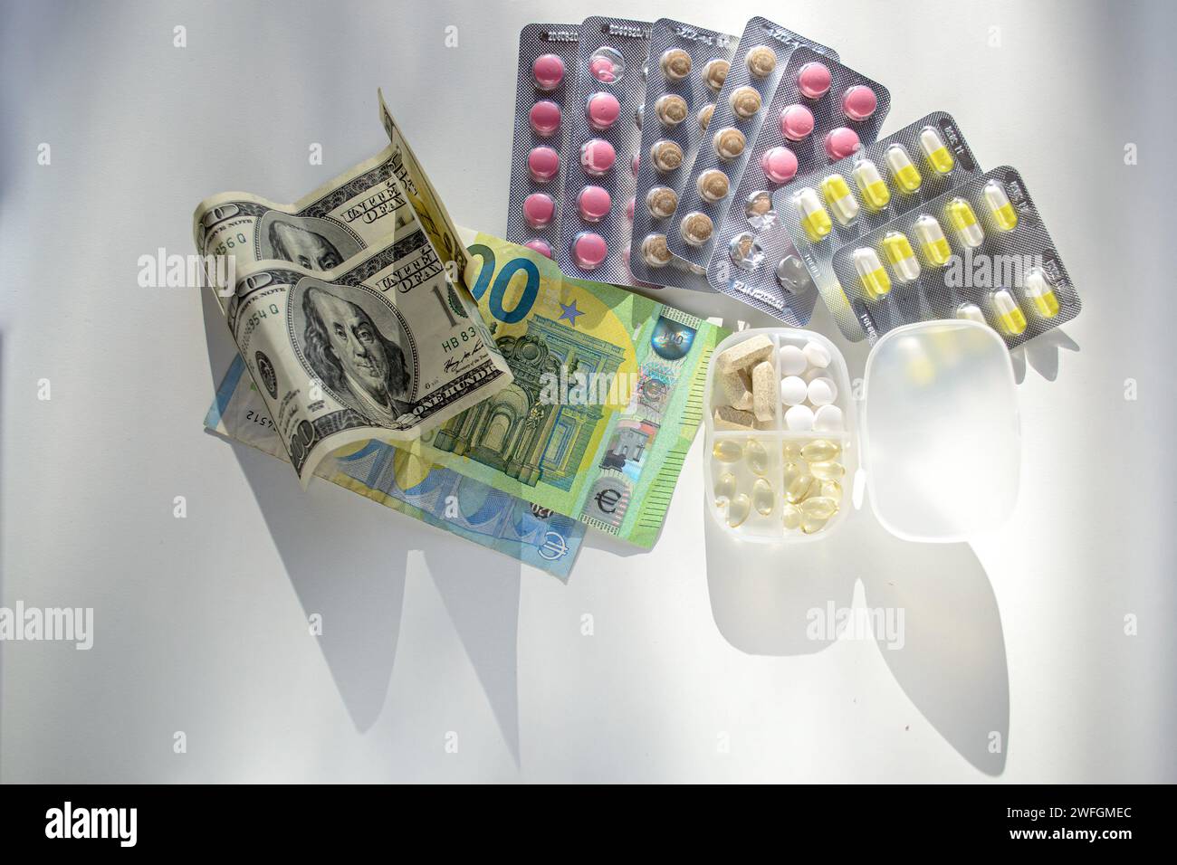 Pill manufacturing money hi-res stock photography and images - Alamy