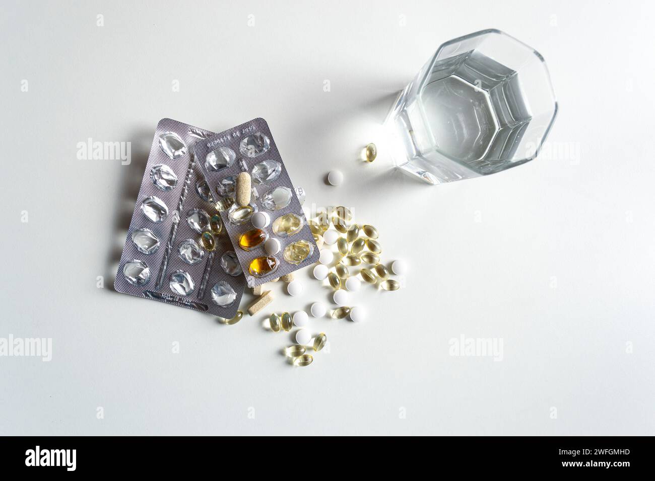 Vitamin d3 tablets hi-res stock photography and images - Alamy