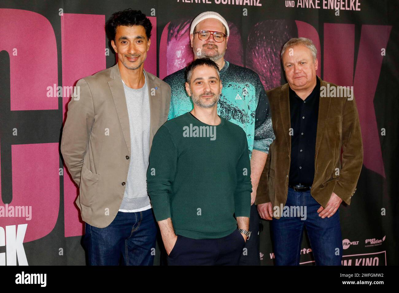Denis Moschitto und Daniel Rakete Siegel mit Gästen bei der Premiere ...
