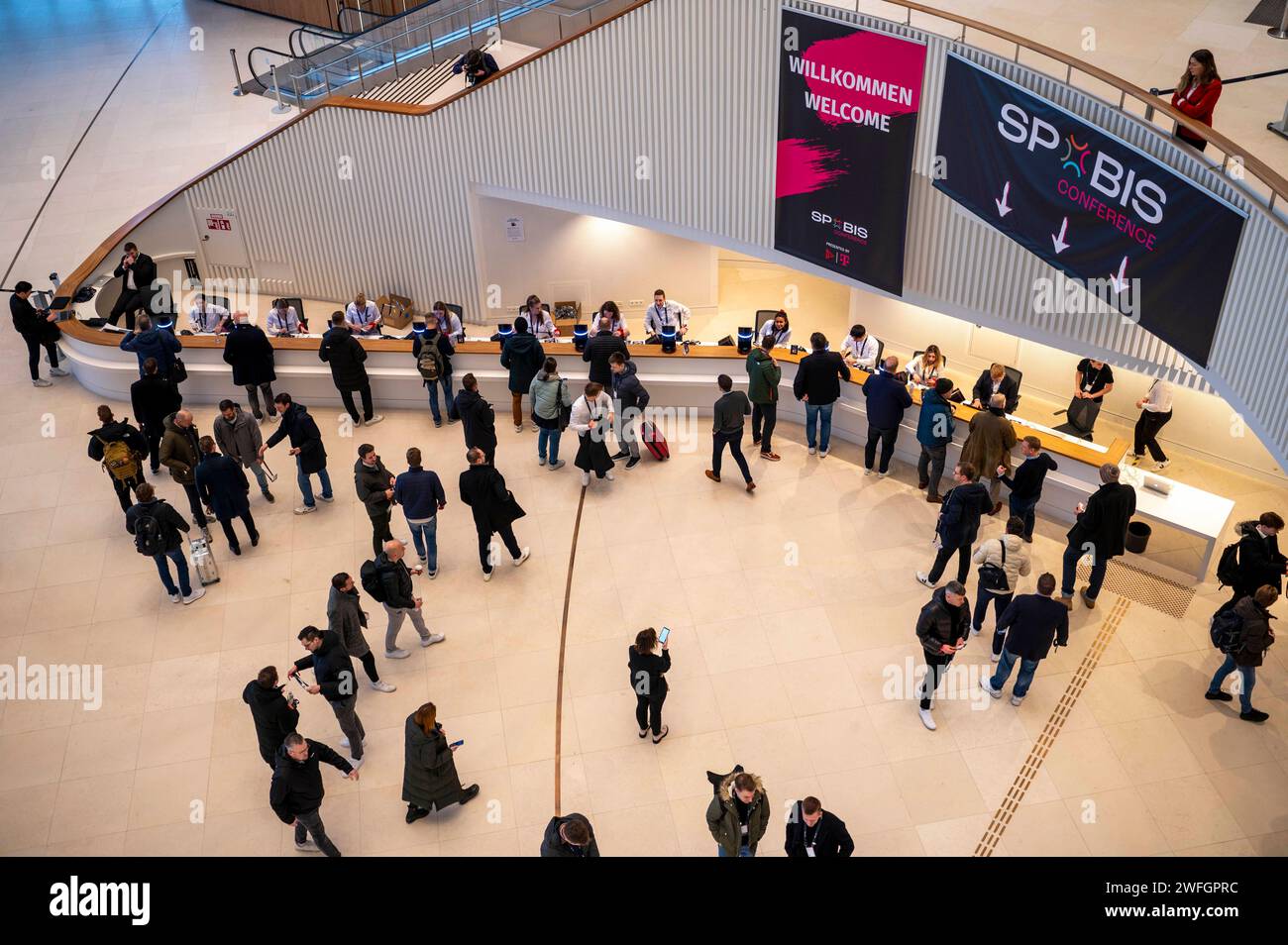 SPOBIS Conference 2024 Besucher strömen zum Sportbusiness Kongress ...