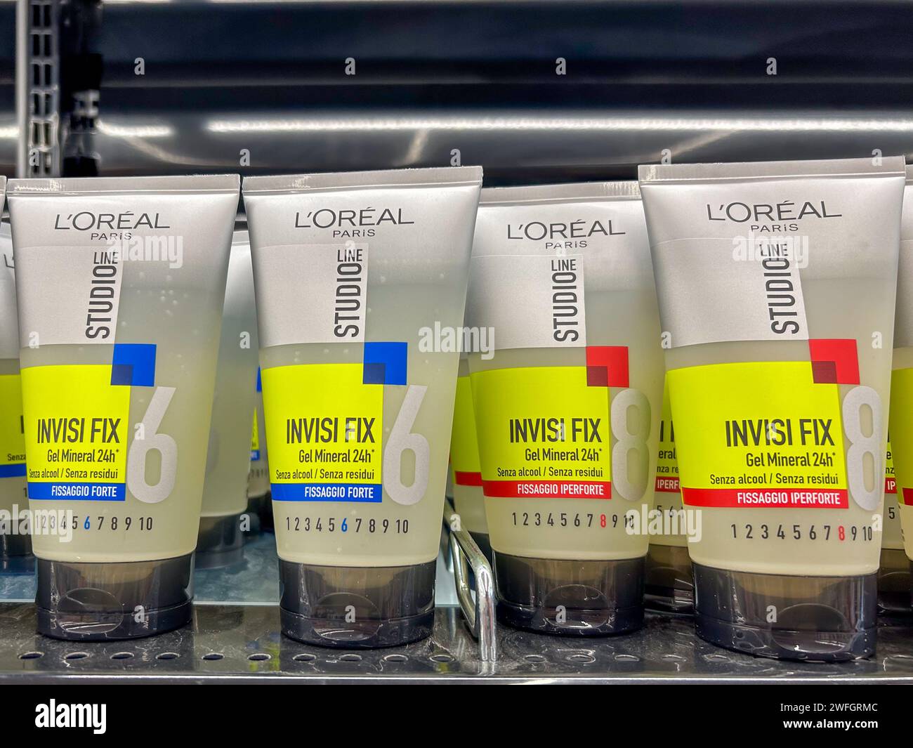 Supermarket shel hi-res stock photography and images - Alamy