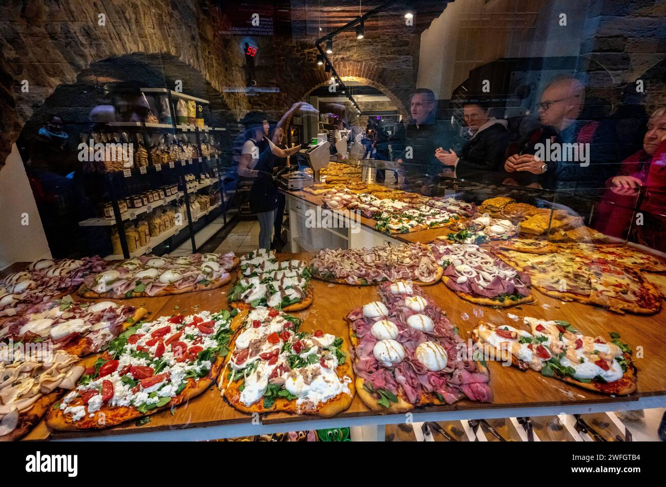Pizzeria in citta alta hi-res stock photography and images - Alamy
